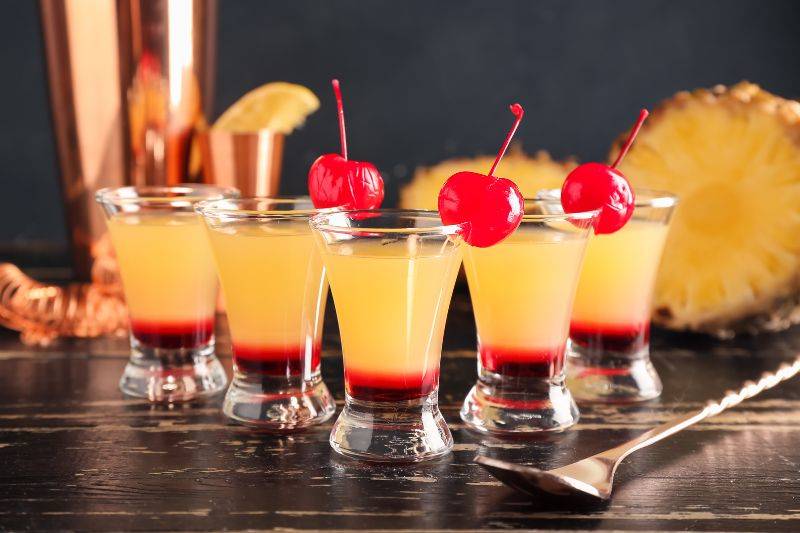 Alkoholowe shoty na imprezę – 10 przepisów, na dobrą zabawę